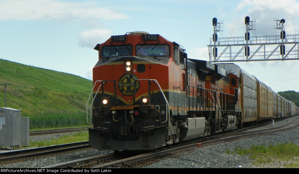 BNSF 1122 with IHB GA-6 with auto loads